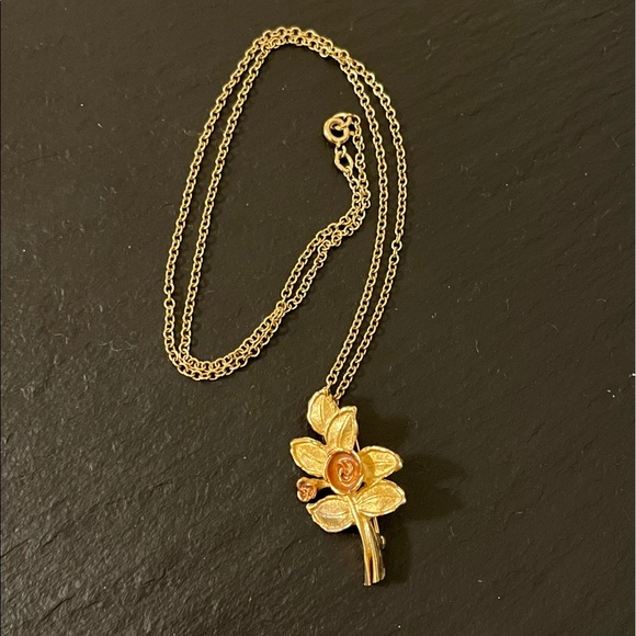 Avon | Jewelry | Vintage Avon Gold Tone Rose Necklace Flower Pendant ...